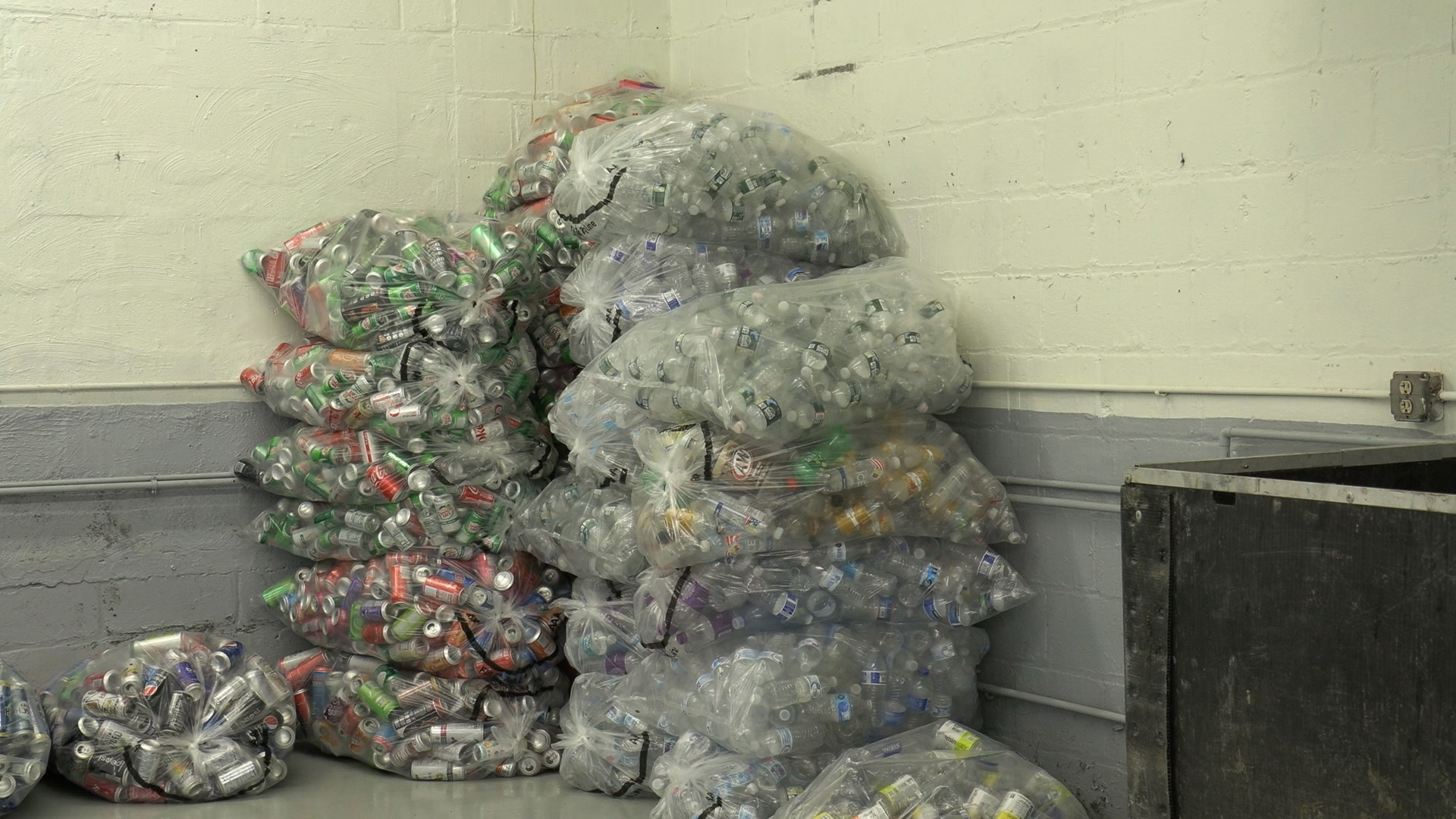 » A One-Stop Shop To Recycle Cans And Plastic Bottles