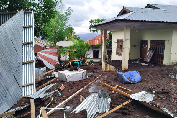 » Tropical cyclone makes landfall in Australia
