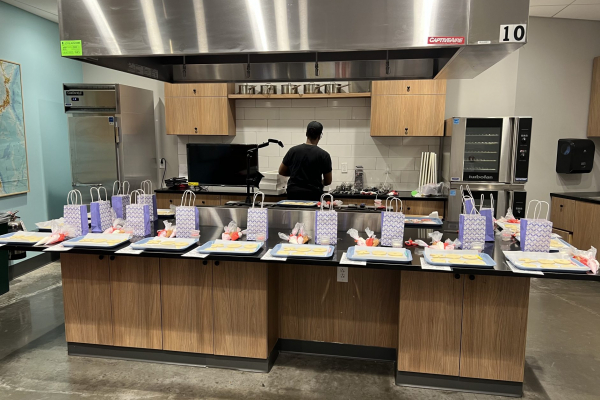 » Crave Dessert Studio Hosts a Cookie Decorating Class for Valentine’s Day
