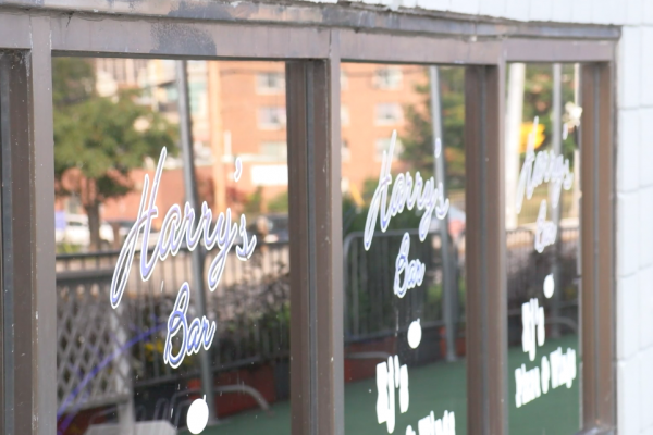 » A Local SU Bar Looks A Bit Different In 2020