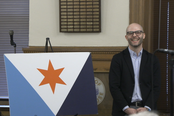 » Syracuse Unveils New Flag on Flag Day