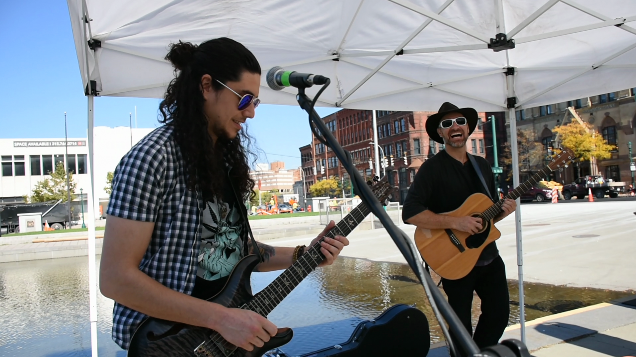 » Chasing Fame at the Farmer’s Market